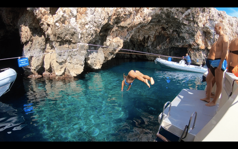 Von Hvar aus: Blaue Höhle, Vis, Pakleni Inseln Private Bootstour ...