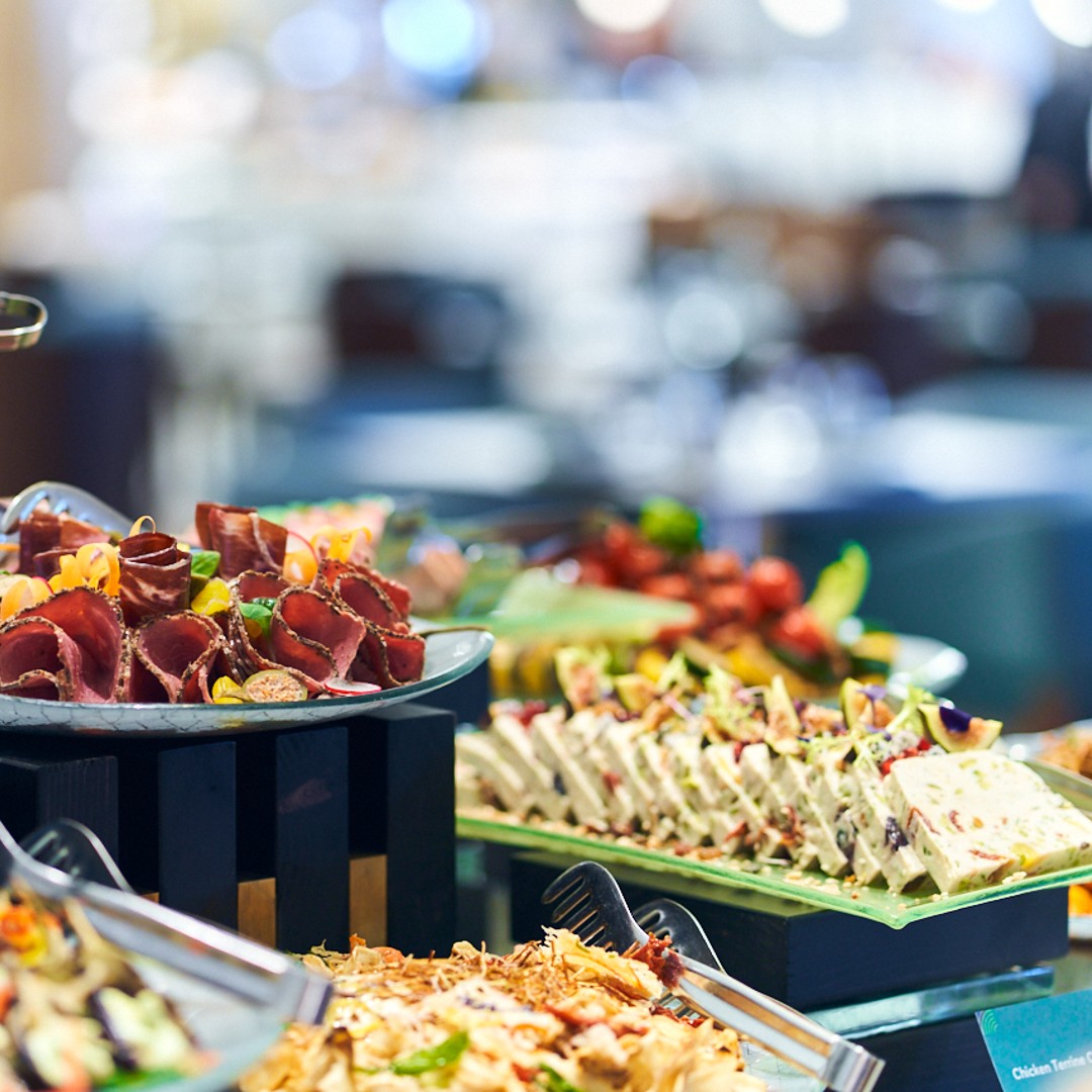 Dubai: Buffet Dinner at Saffron in Atlantis the Palm | GetYourGuide