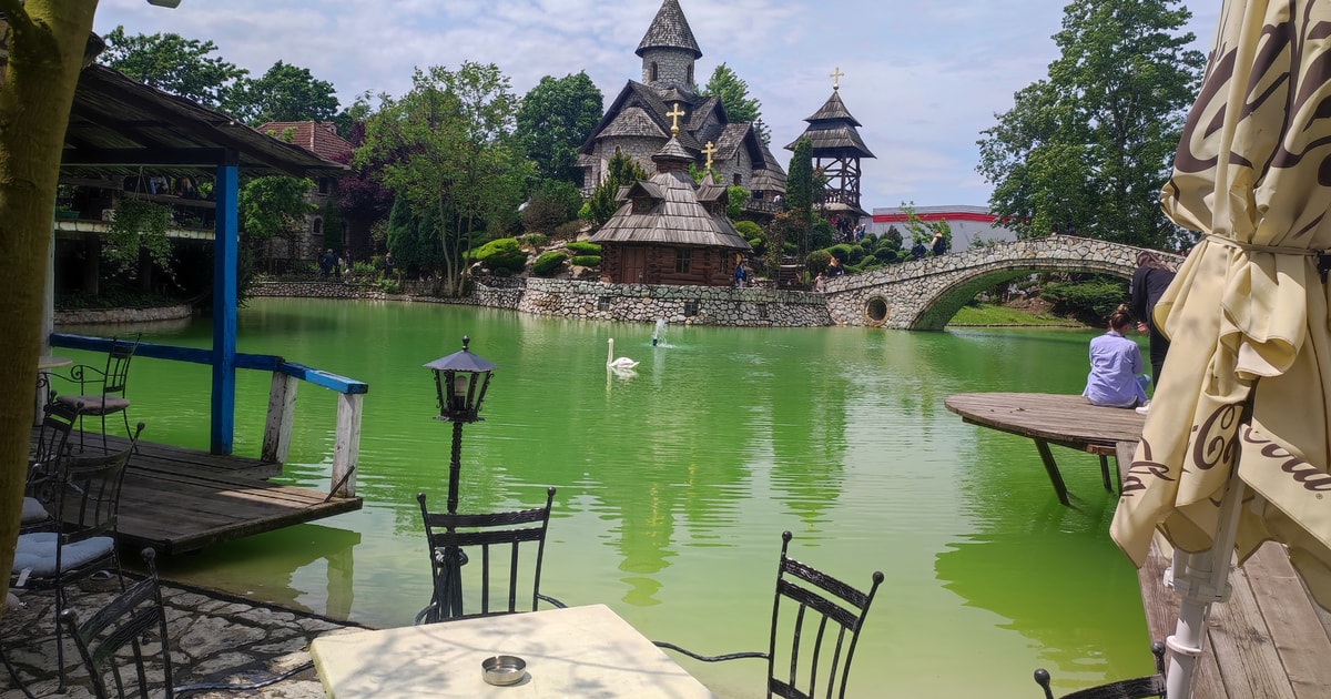 Fra Beograd: Stanisici etno selo familietur (Bosnien) | GetYourGuide