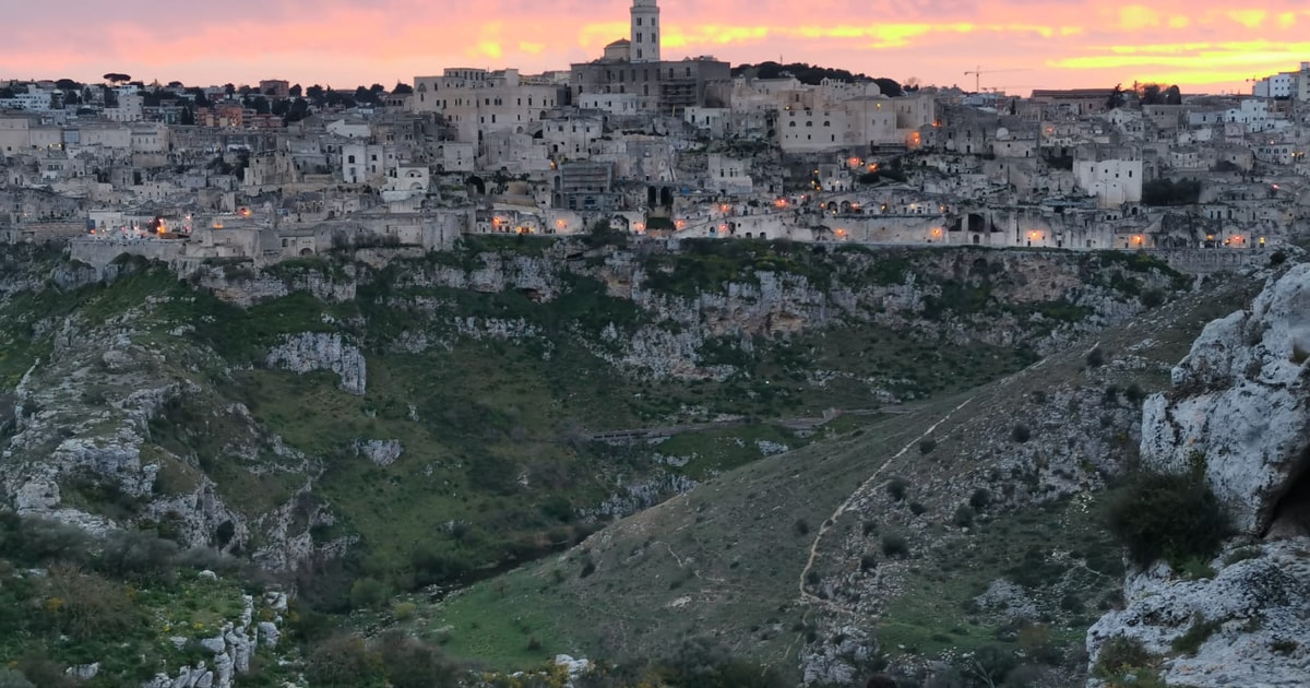 Matera: wandeltocht in de kloof van de rivier de Gravina | GetYourGuide