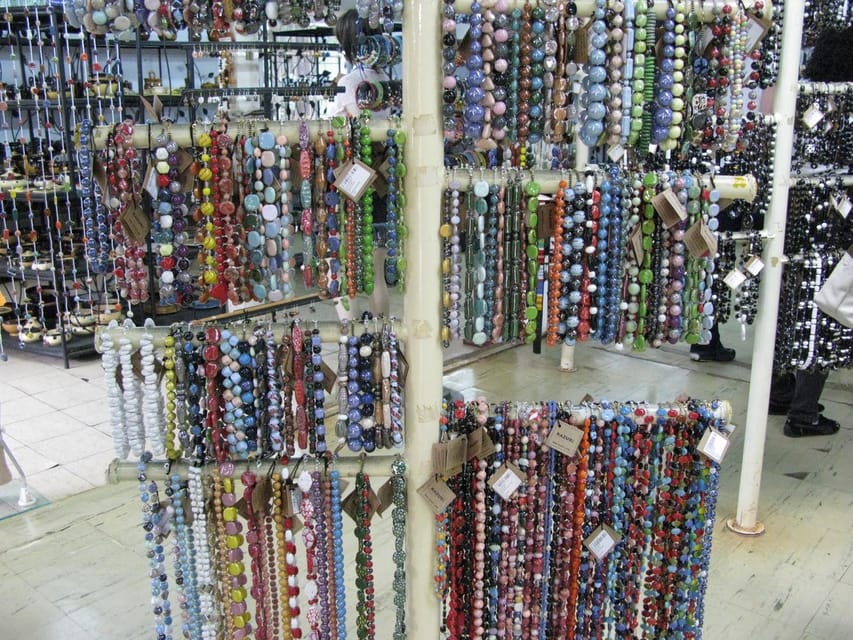 Nairobi = David sheldrick, Giraffe Center & Kobe Beads Tour | GetYourGuide