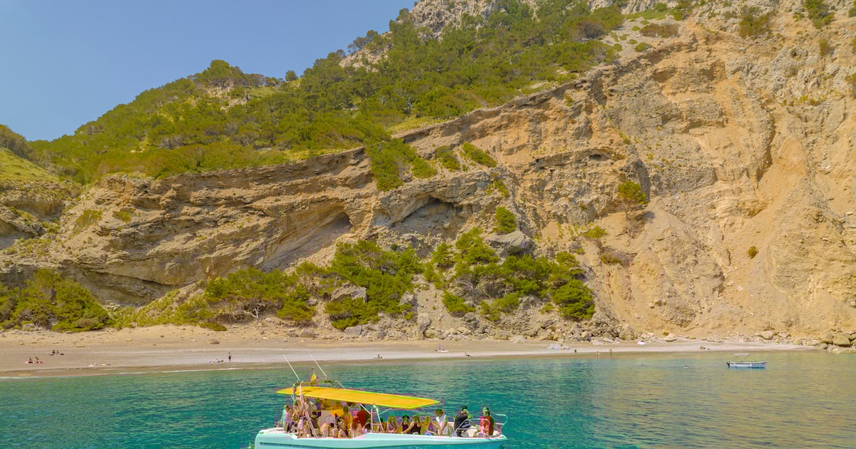Alcudia: Båttur Formentor & Sa Fortaleza | GetYourGuide