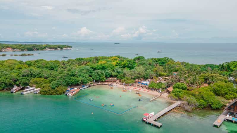 Cartagena: tour IslaBela islas del Rosario, almuerzo y cama | GetYourGuide