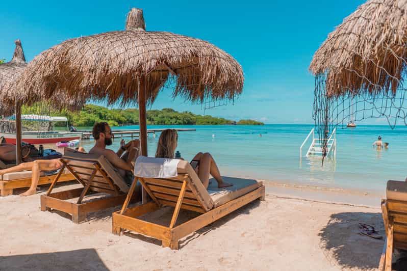 Cartagena: tour IslaBela islas del Rosario, almuerzo y cama | GetYourGuide