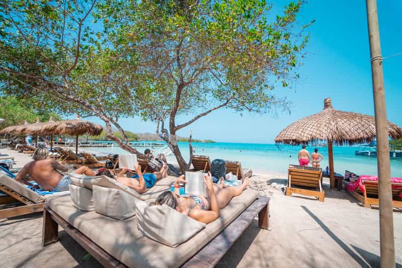Cartagena: tour IslaBela islas del Rosario, almuerzo y cama | GetYourGuide