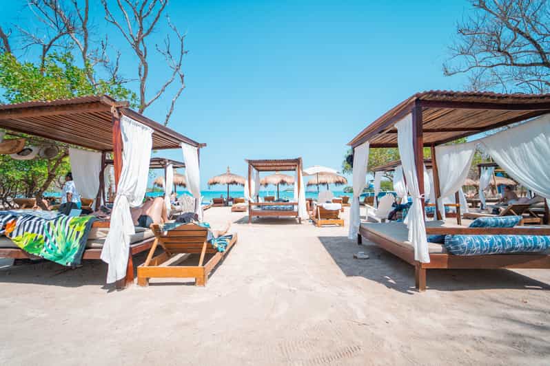 Cartagena: tour IslaBela islas del Rosario, almuerzo y cama | GetYourGuide