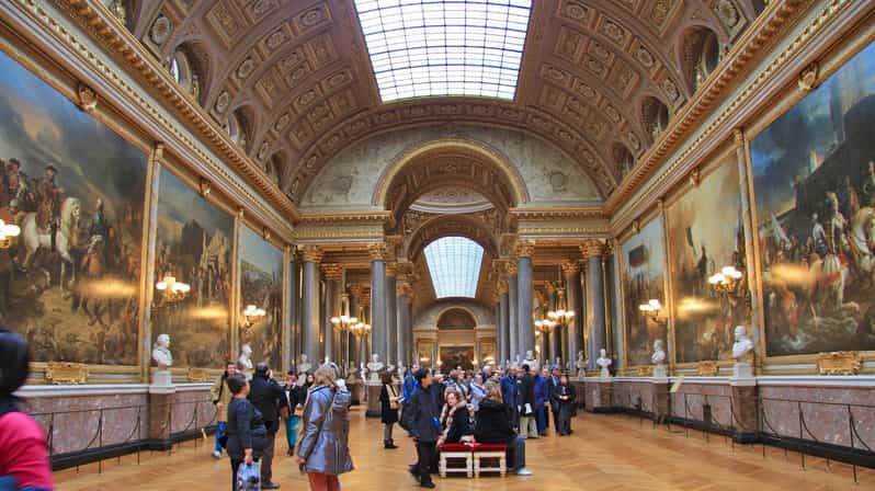 Louvre Museum Guided Tour (Timed entry included!) | GetYourGuide