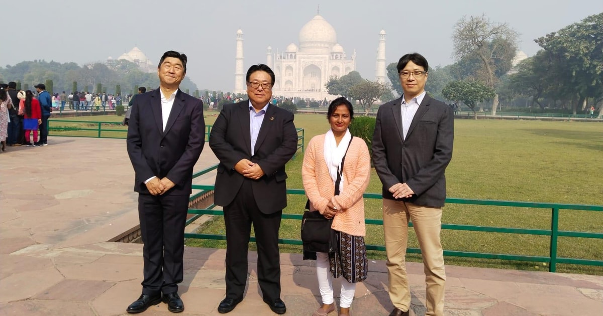 Agra: Taj Mahal and Agra fort Tour with guide | GetYourGuide