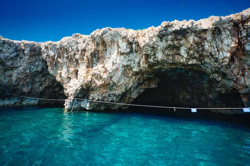 De la Hvar: Peștera Albastră și Insulele Pakleni Tur privat cu barca ...