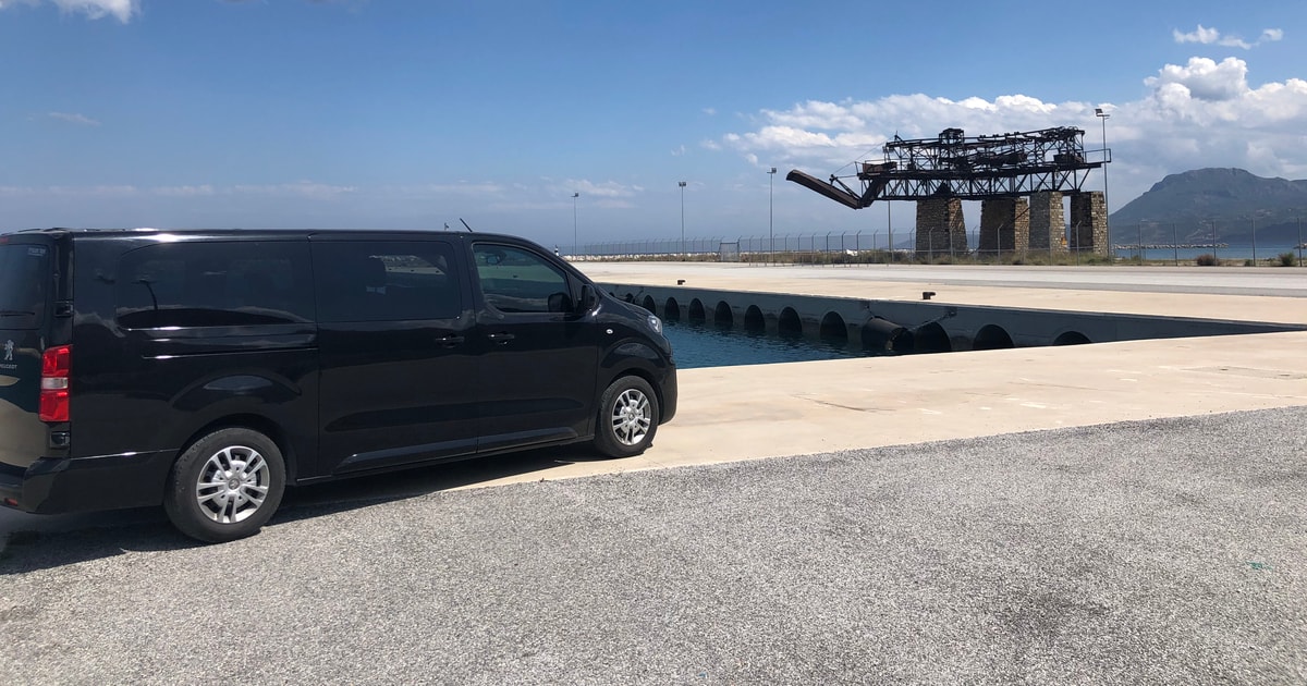 Costa Navarino privé Minibus transfer (van/naar Athene) | GetYourGuide