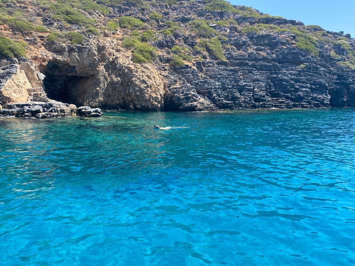 Creta: Excursión en barco para pescar y nadar | GetYourGuide