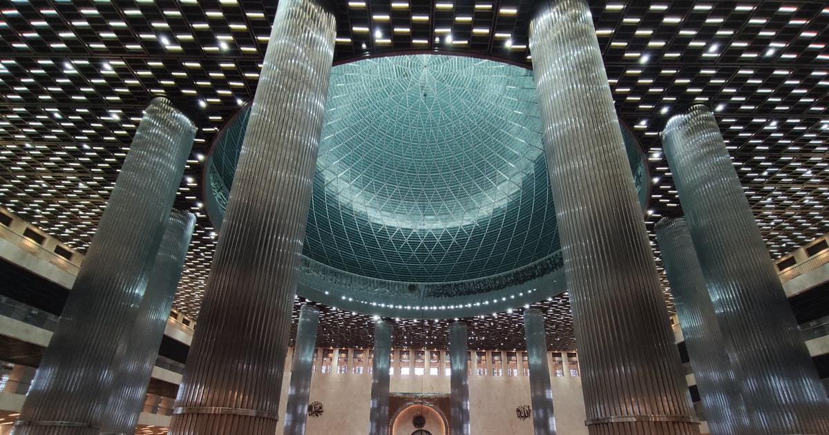 Jakarta: Highlights Capital City with Canal Boat Tour | GetYourGuide