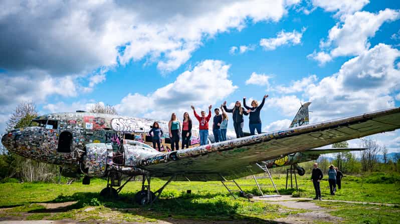Split: Groepstour Plitvicemeren en militaire vliegbasis Željava ...