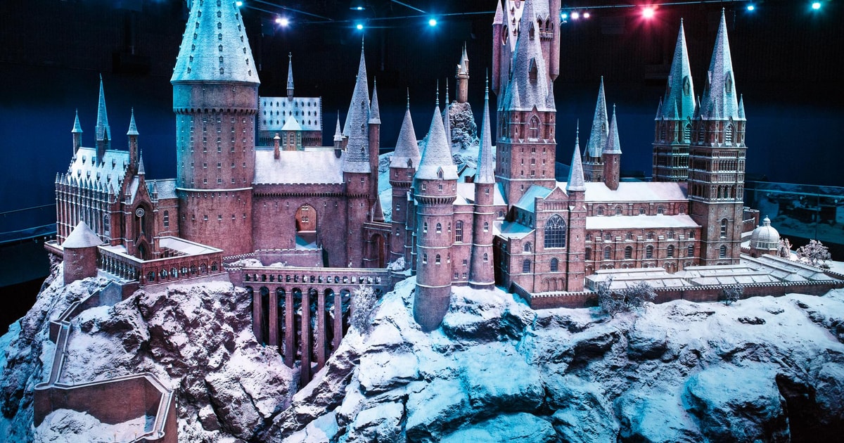 London: Warner Bros. studietur og guidet krydstogt på Themsen ...