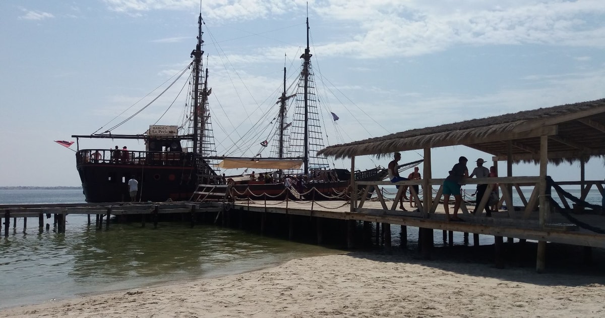 Джерба: ден с пиратска лодка до остров Фламант | GetYourGuide