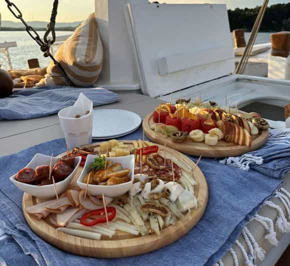 Corfu: cruise bij zonsondergang op klassieke boot met cocktails en ...