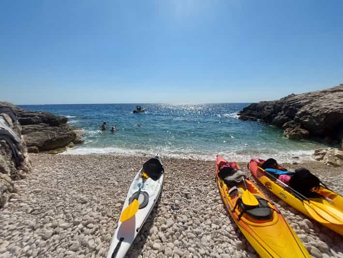 Πούλα: Snorkeling, κολύμπι και εκδρομή με καγιάκ με Blue Cave ...