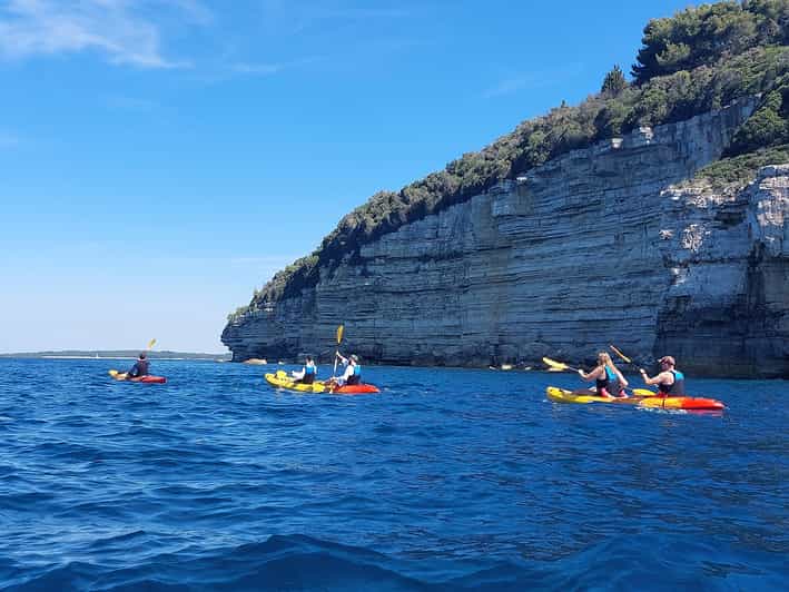 Πούλα: Snorkeling, κολύμπι και εκδρομή με καγιάκ με Blue Cave ...