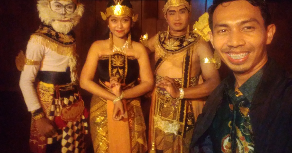 Muzeum Ulen Sentalu - chrám Prambanan - noční představení | GetYourGuide
