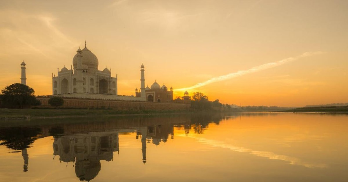 Splendor of Agra on a Day Tour by Gatimaan Train | GetYourGuide