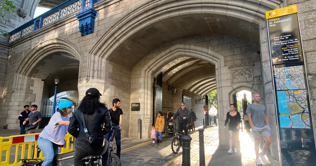 Hidden London-Experience by E-bike | GetYourGuide
