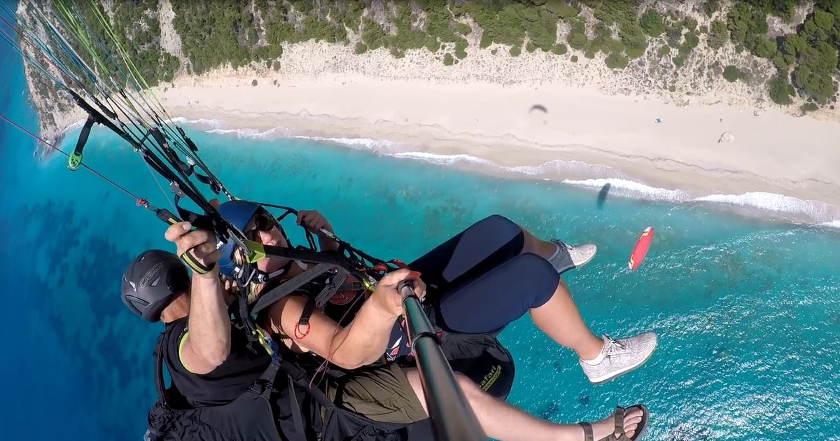 Corfu: Zbor în tandem cu parapanta deasupra Mării Ionice | GetYourGuide