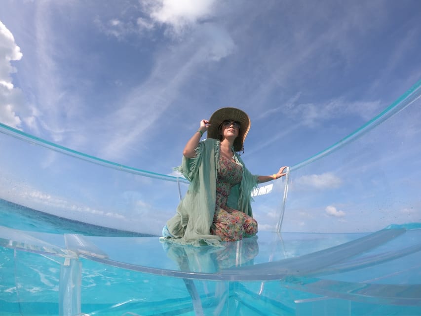 Cancún: Tour en barco transparente con bebidas | GetYourGuide