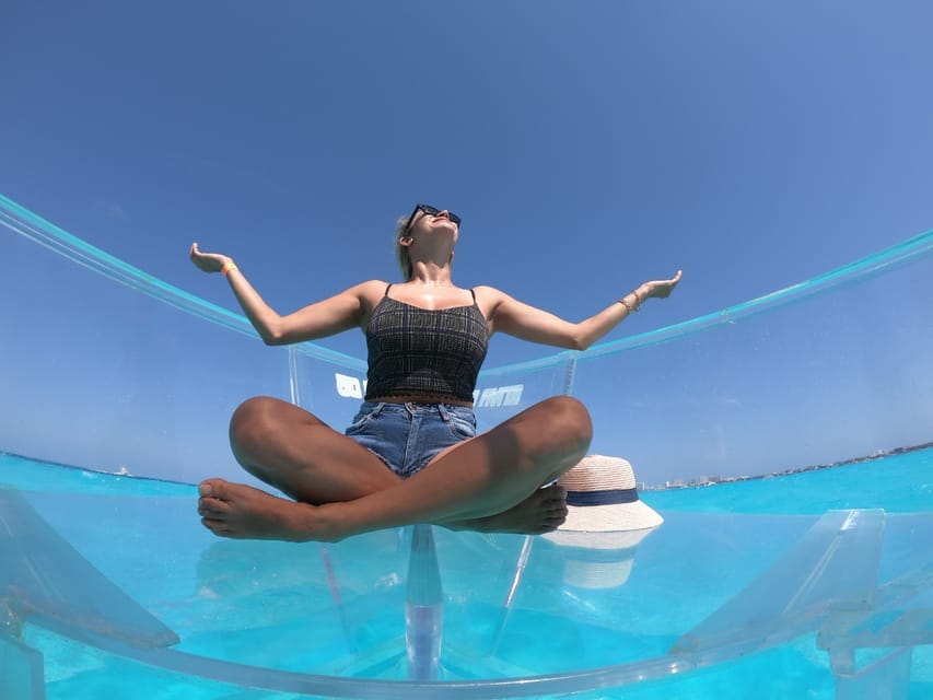 Cancún: Tour en barco transparente con bebidas | GetYourGuide