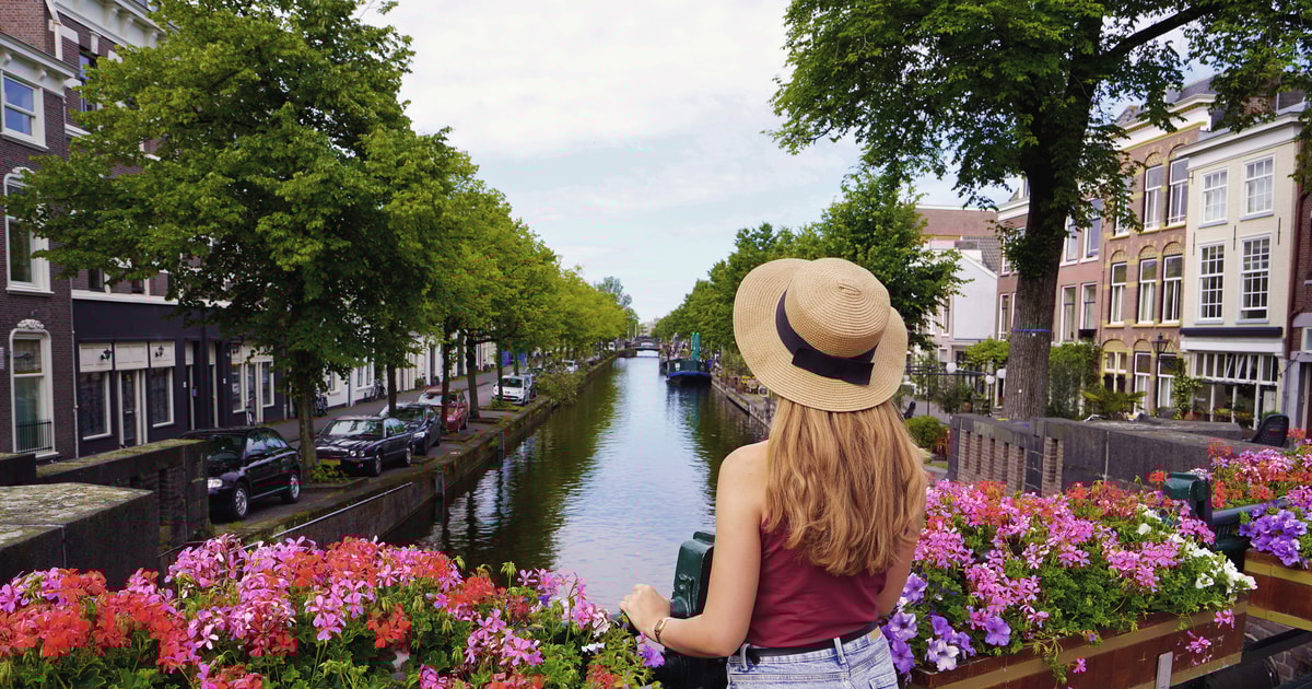 Utrecht: Professional photoshoot at Utrecht Canals | GetYourGuide