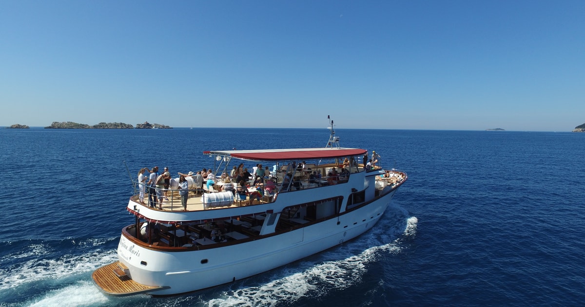 Elaphitin saaret: Lounaalla | GetYourGuide