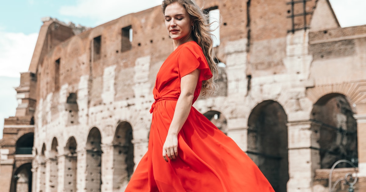 Rome: Express Photoshoot at Colosseum. Get 5 Pro Pictures. | GetYourGuide