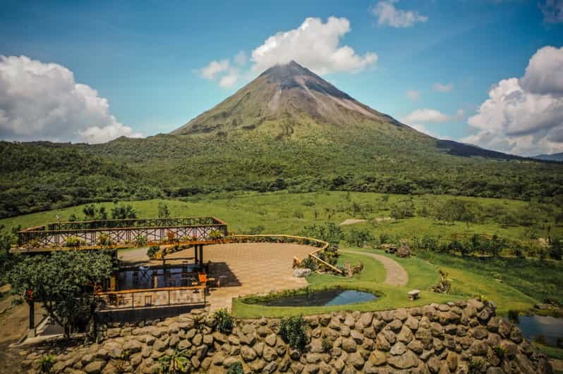 Arenal: Volcán 3 en 1, Cascada La Fortuna y Aguas Termales | GetYourGuide