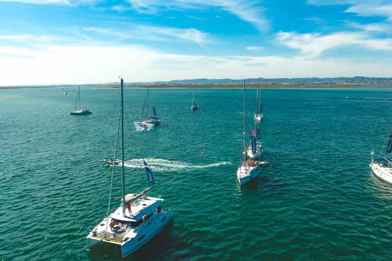 Barco en Algarve - Catamarán de lujo - Portimão | GetYourGuide