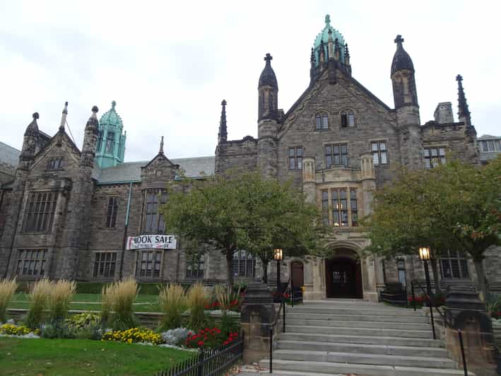 Yincana autoguiada por el Parque de la Reina de Toronto | GetYourGuide