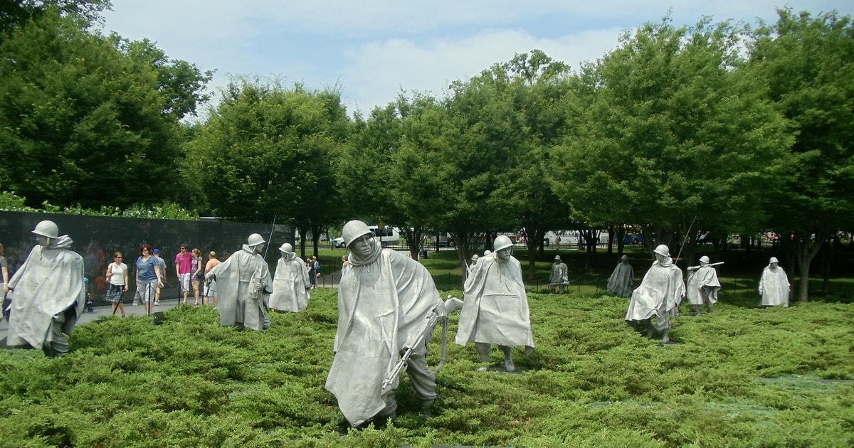 Washington Monuments self-guided walking tour scavenger hunt | GetYourGuide