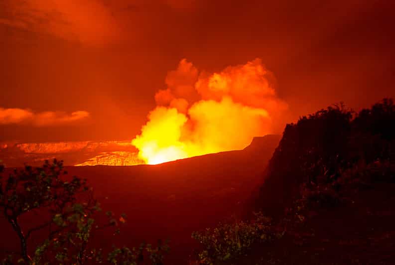 Desde Kona y Waikoloa: tour para descubrir el volcán Kilauea | GetYourGuide