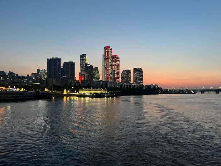 Seoul: Han River Guided Night Cruise and Hangang Park Picnic | GetYourGuide