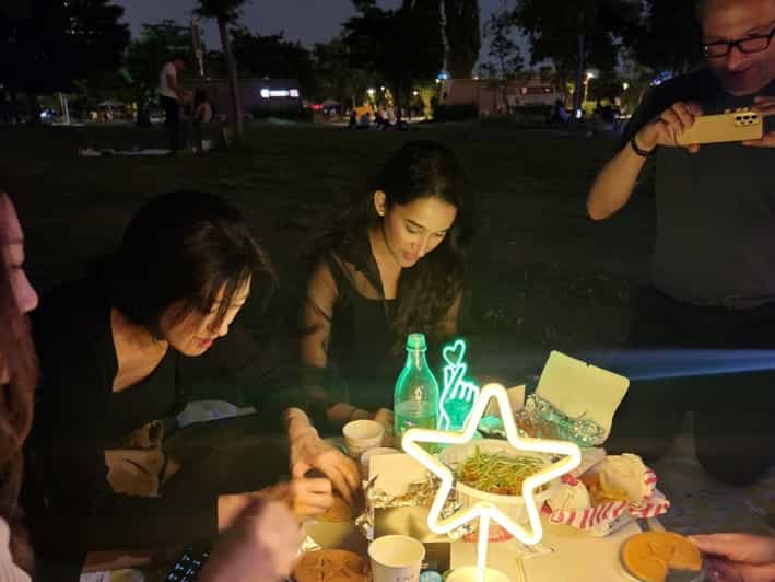 Seúl: Crucero Nocturno Guiado por el Río Han y Picnic en el Parque ...