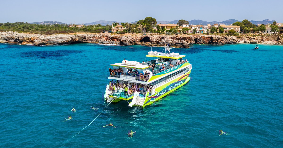 Vanuit Cala Millor: boottocht langs de oostkust op een boot met glazen ...