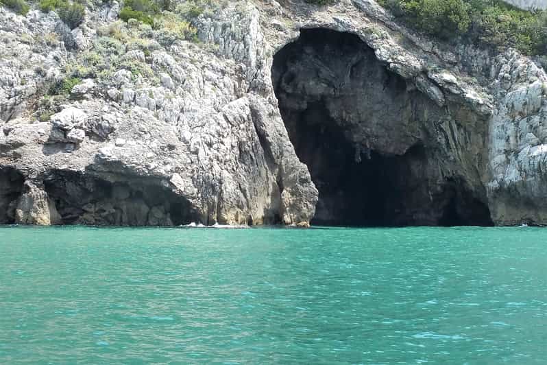 Sperlonga: Blu Grotto'ya şnorkel molalı özel tur | GetYourGuide