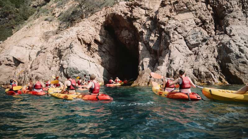 Tossa de Mar: Tossa Tossa: Καγιάκ με ξεναγό & κολύμβηση με αναπνευστήρα ...