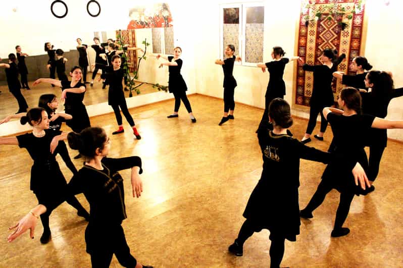 Tbilisi: Georgian Traditional Folklore Show in the city | GetYourGuide