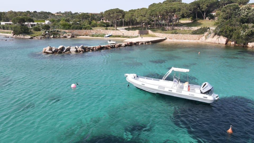 San Teodoro: Excursión en lancha neumática por las islas Tavolara y ...
