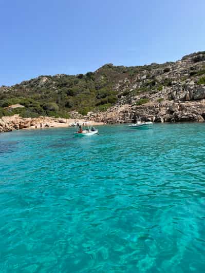 Isole di Tavolara e Molara: escursione in gommone da San Teodoro ...