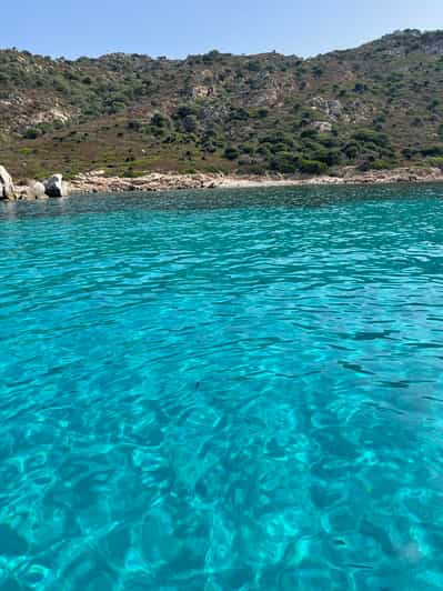 Escursione in gommone Tavolara e Piscine Naturali di Molara | GetYourGuide