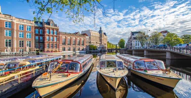Amsterdam: Insta-Perfect Walk with a Local | GetYourGuide
