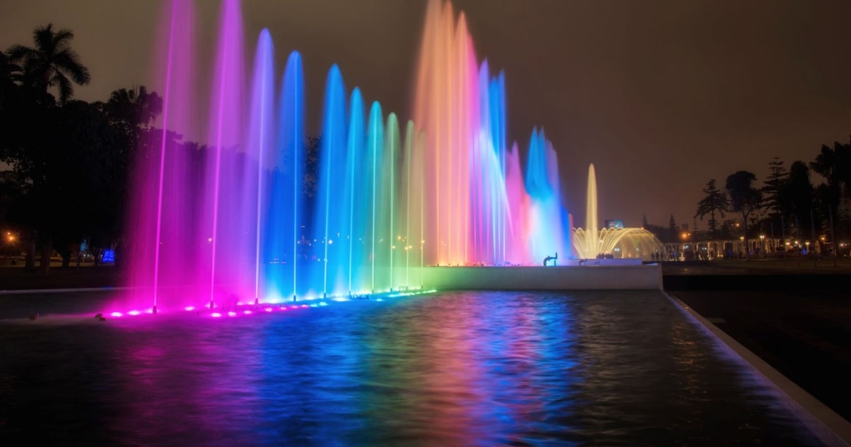 Lima: Circuito Mágico das Águas Tour com jantar show | GetYourGuide