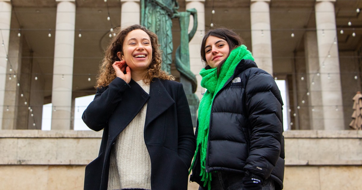 Paris: Professional photoshoot outside the Palais de Tokyo | GetYourGuide