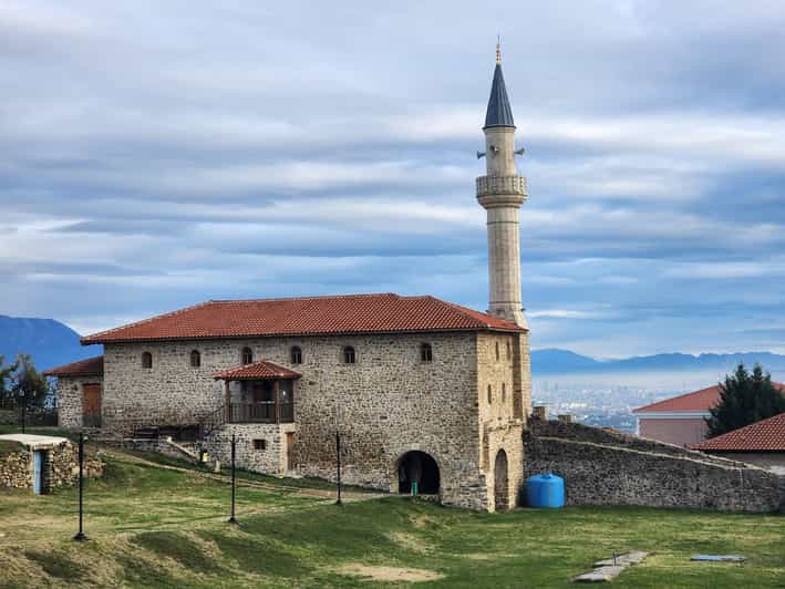 Din Tirana: Castelul Kruja, Sari Salltik și Castelul Preza | GetYourGuide