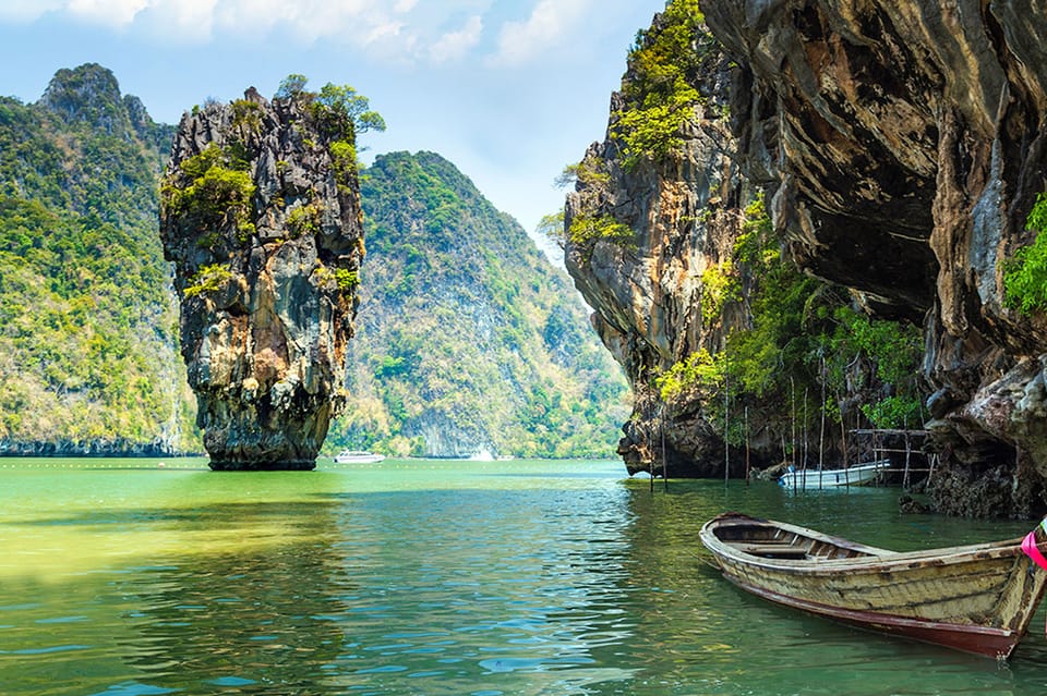 Bahía de Phang Nga privada en barco de cola larga con canoa | GetYourGuide